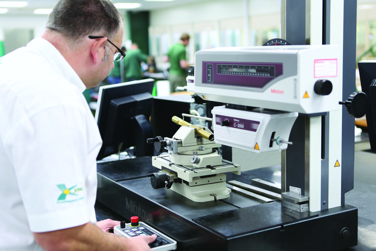 Xtrac Tracks True With Mitutoyo's Contracing Technology - Mitutoyo Mexico